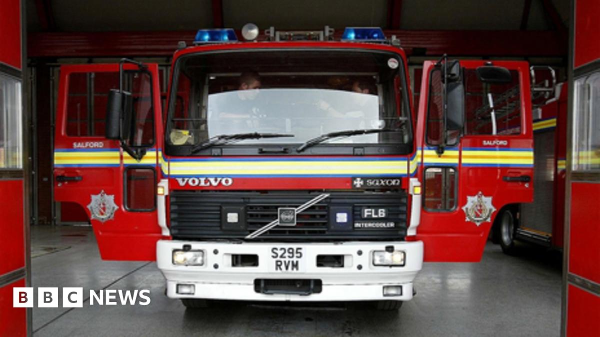 Swanage Railway embankment fires halt trains - BBC News