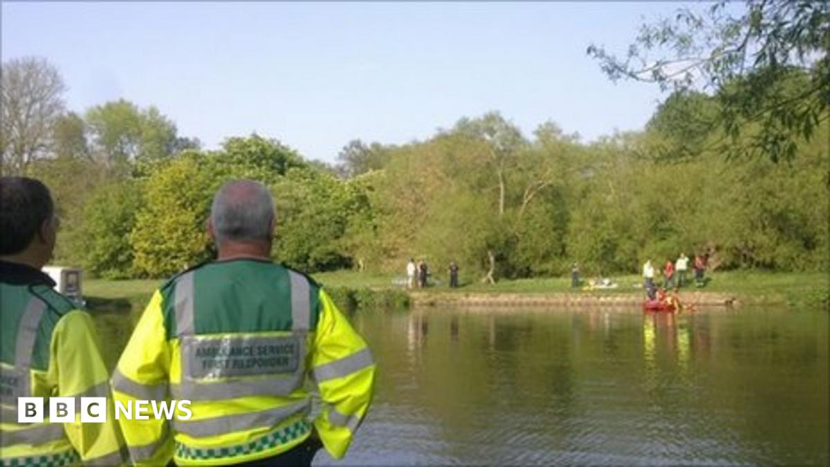 Body found in River Thames search for missing swimmer - BBC News