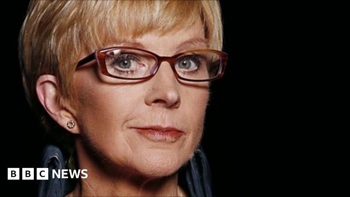 Anne Robinson quits Weakest Link - BBC News