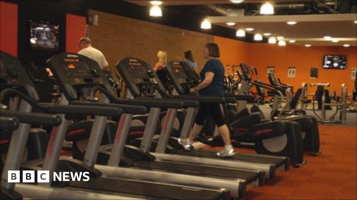 New gym opens at refurbished Donyngs leisure centre - BBC News