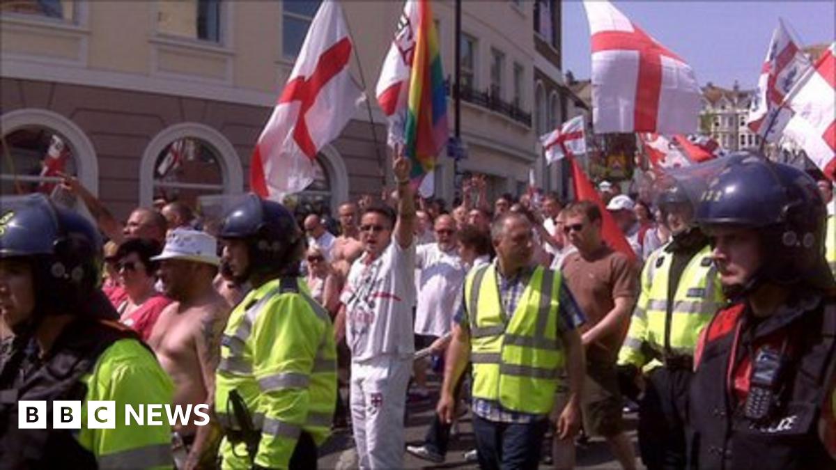 Sussex Police: Brighton march 'to see counter-protests' - BBC News