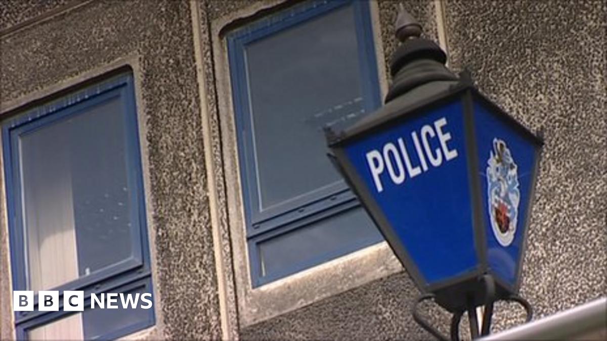 Man, 32, arrested over serious assault in Hayle - BBC News