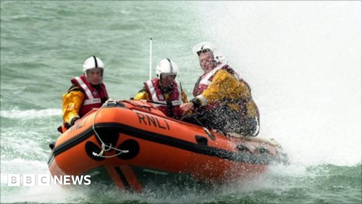 St Helier lifeboat out over at bank holiday weekend - BBC News