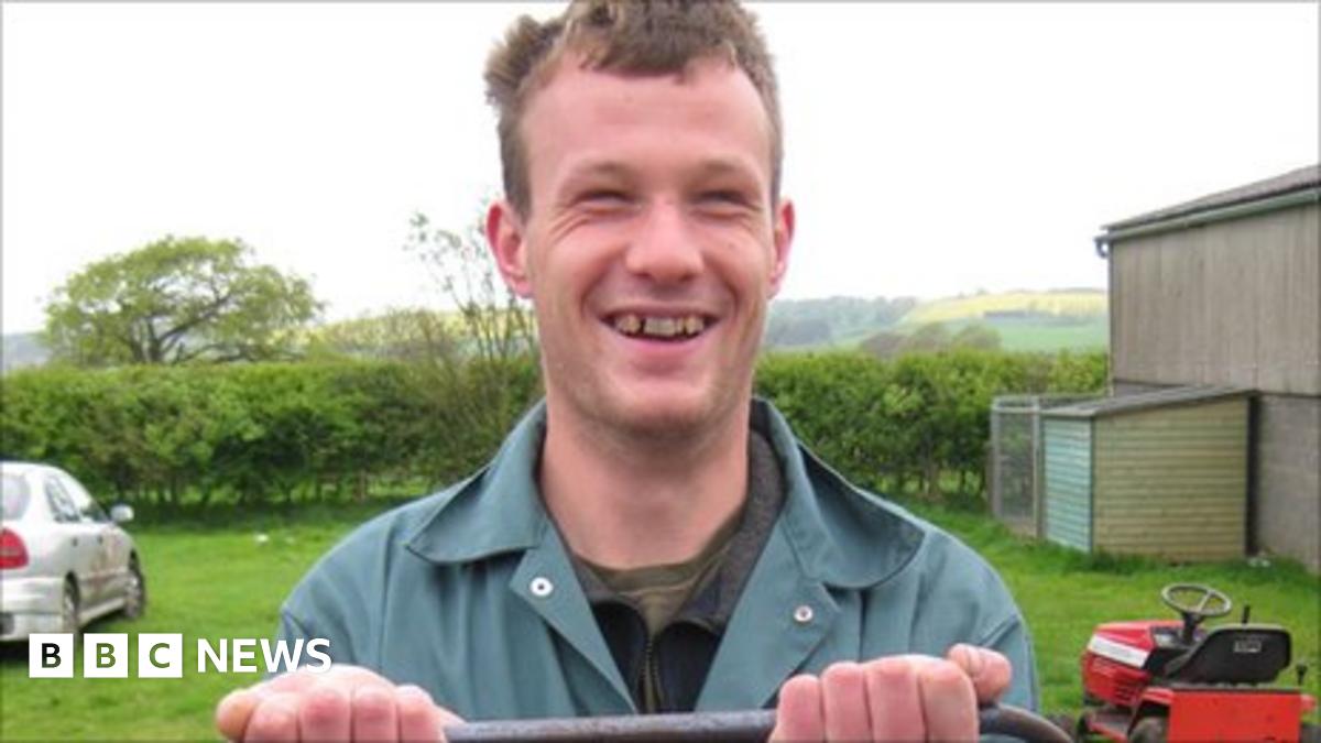 Blind plumber from Hexham resorts to self-employment - BBC News