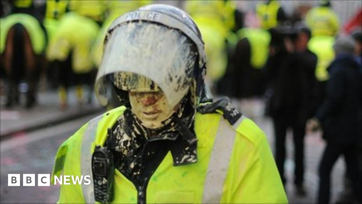 Student protests: Charges over 9 December violence - BBC News