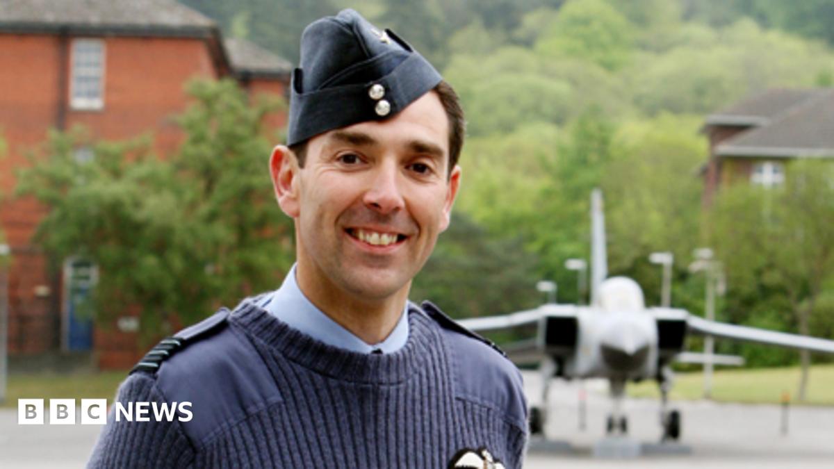 Prince William wing commander's royal wedding day role - BBC News