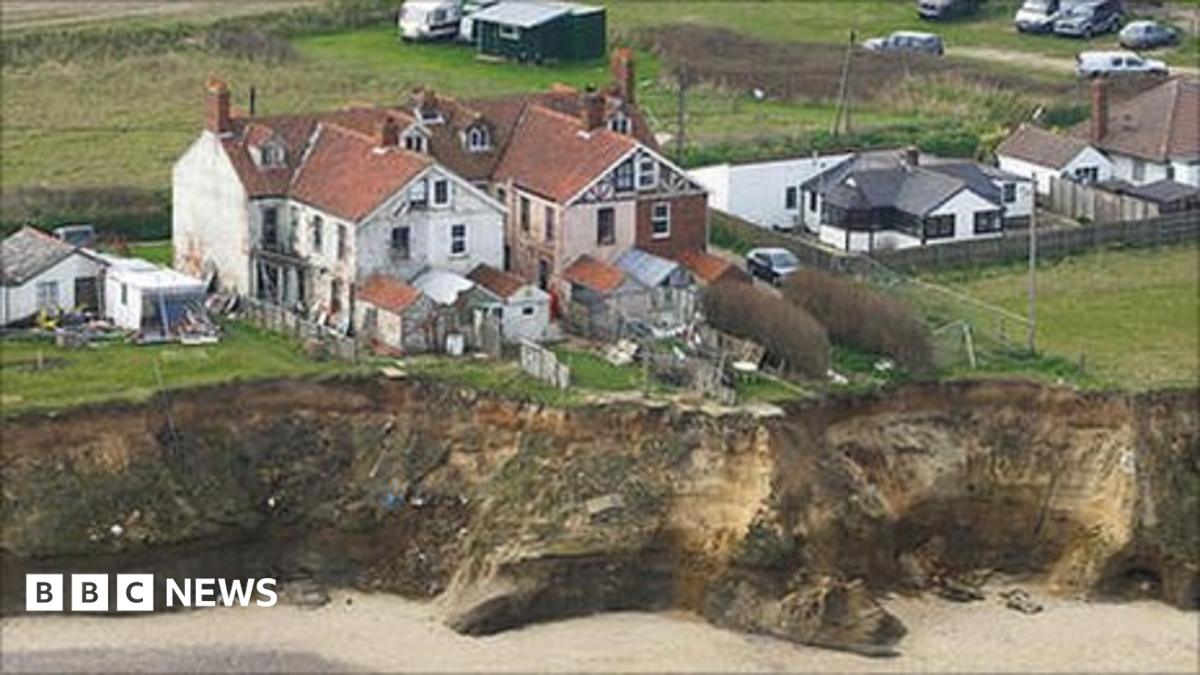 Happisburgh homes on Norfolk coast to be demolished - BBC News