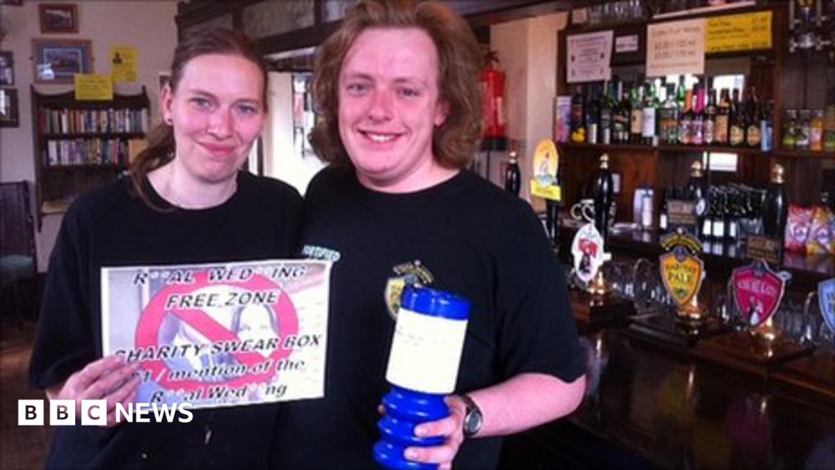 Royal wedding talk 'forbidden' at Derby pub - BBC News