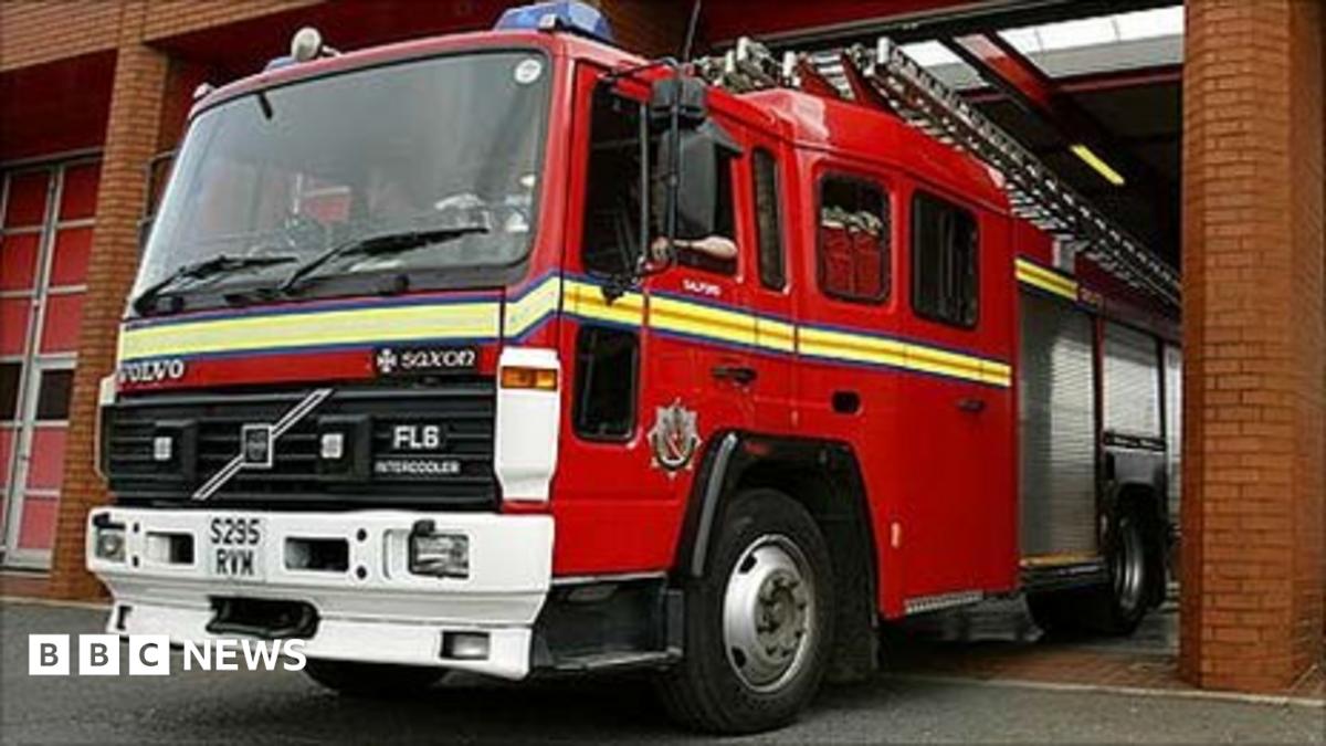 Stoke Mandeville Hospital: Patients flee from fire - BBC News