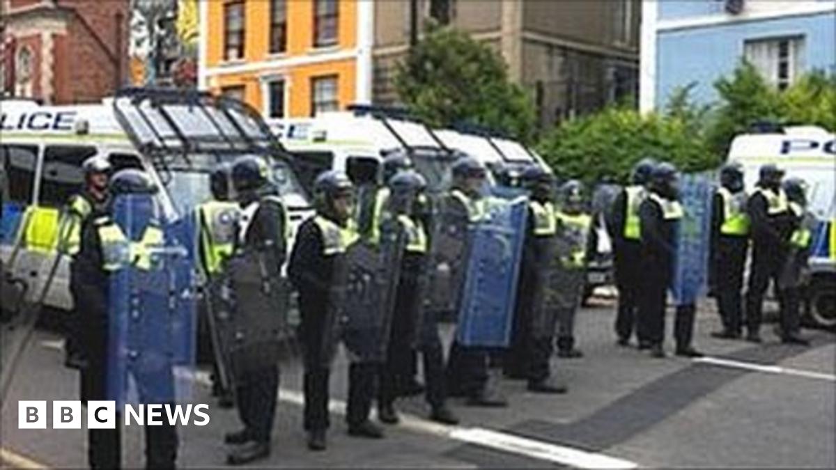 More arrests in Stokes Croft 'Tesco protest' - BBC News
