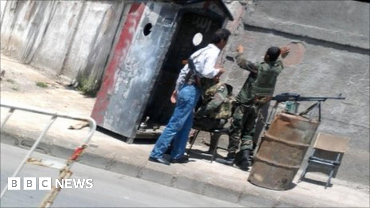 Syria: Army in Deraa arrests 500 men - BBC News