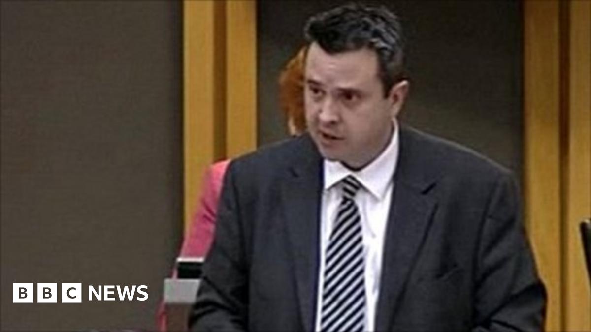 Merthyr Labour candidate Huw Lewis in £10k donation row - BBC News