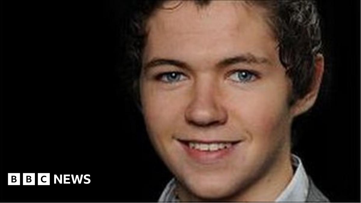 Glee role for Londonderry teenager Damian McGinty - BBC News