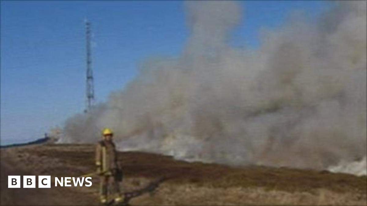 Prosecution plans after 300 Welsh holiday grass fires - BBC News