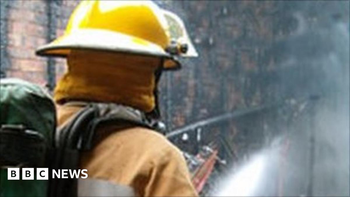 Crews spend second night at Kinver fire - BBC News