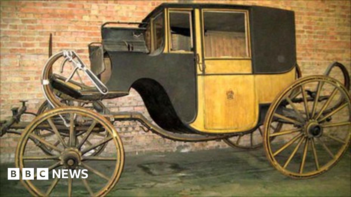 Rare opportunity to see Oxfordshire's museum artefacts - BBC News