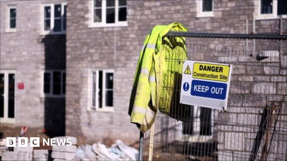 UK construction sees slower growth in April - BBC News