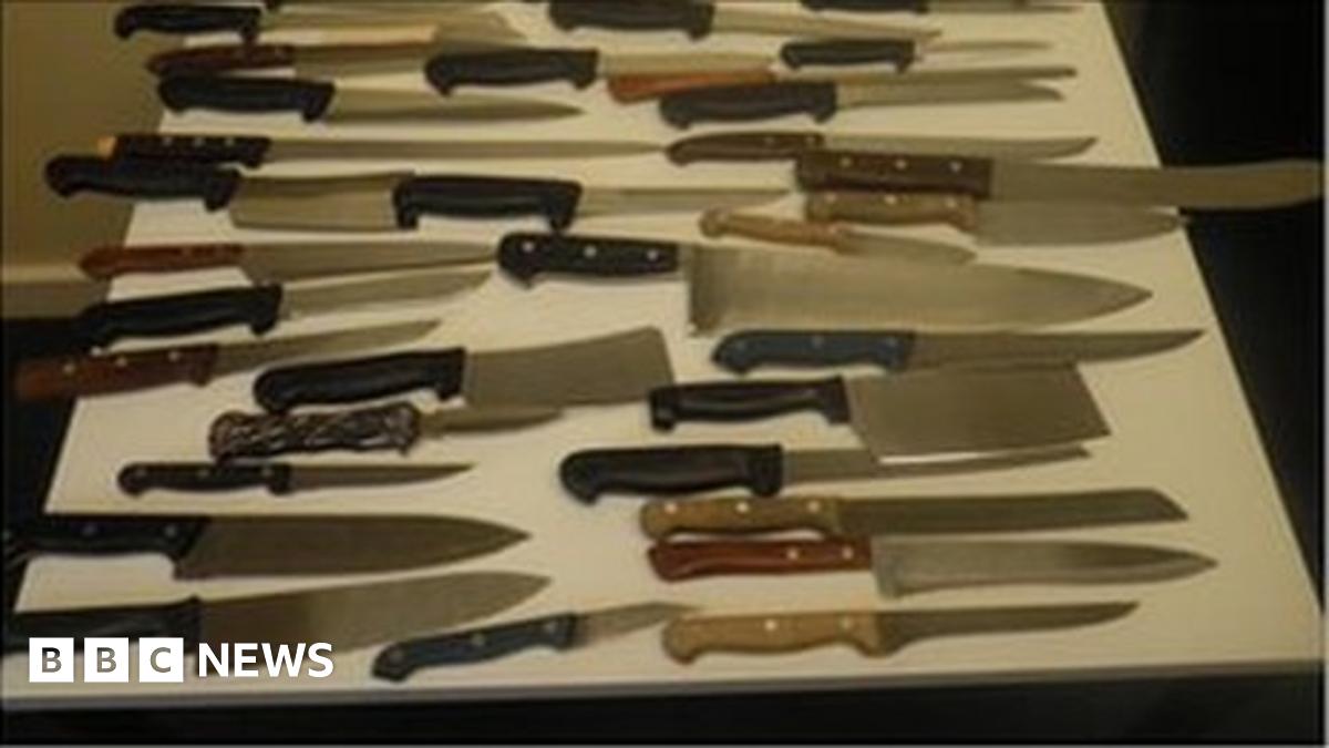 Suffolk police knife amnesty nets 2,944 blades so far - BBC News