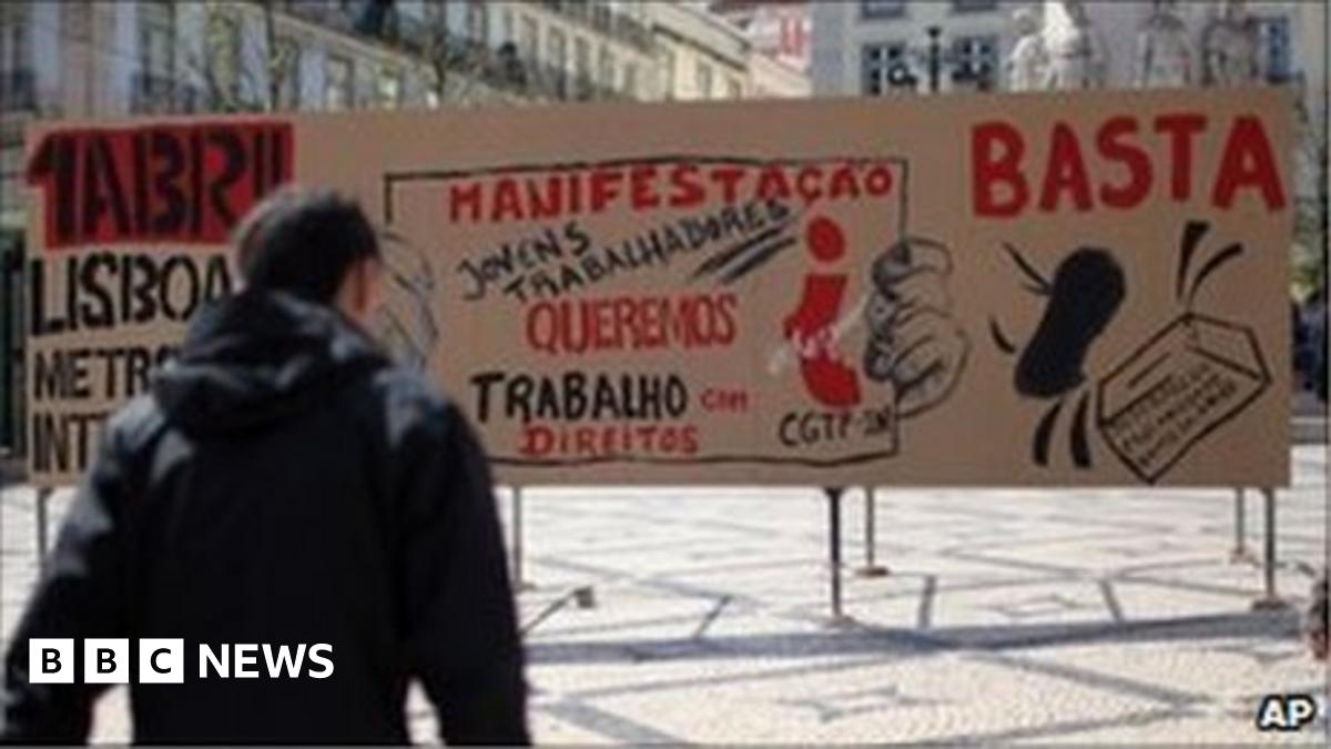 Portugal debt ratings cut to 'junk' status by Fitch - BBC News