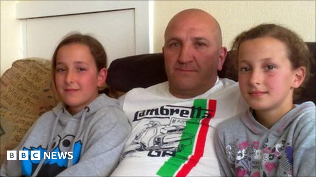 Sudden adult death syndrome family walk to ease pain - BBC News