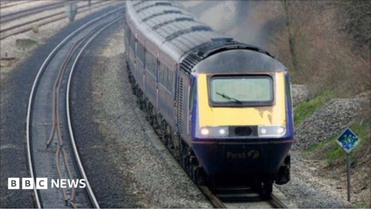 First Great Western bids for longer rail franchise deal - BBC News
