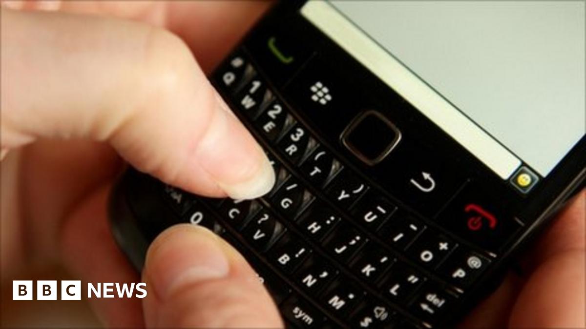 Mobile phone emergency alert system to be tested in UK - BBC News