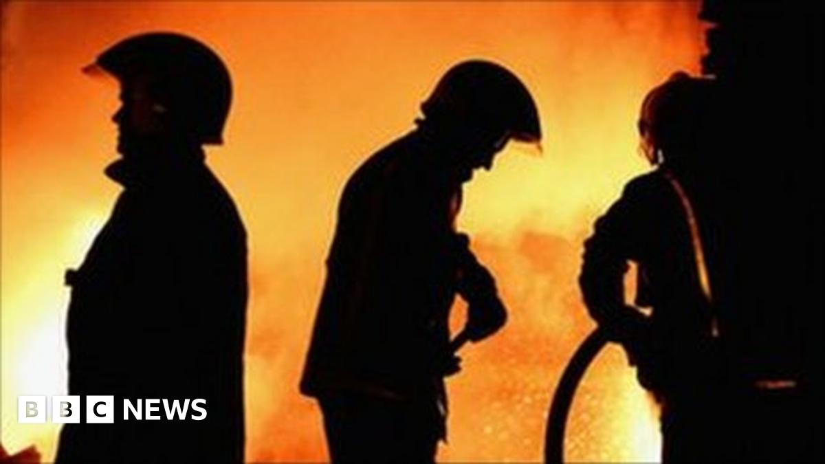 South Yorkshire fire service cuts 40 support staff jobs - BBC News
