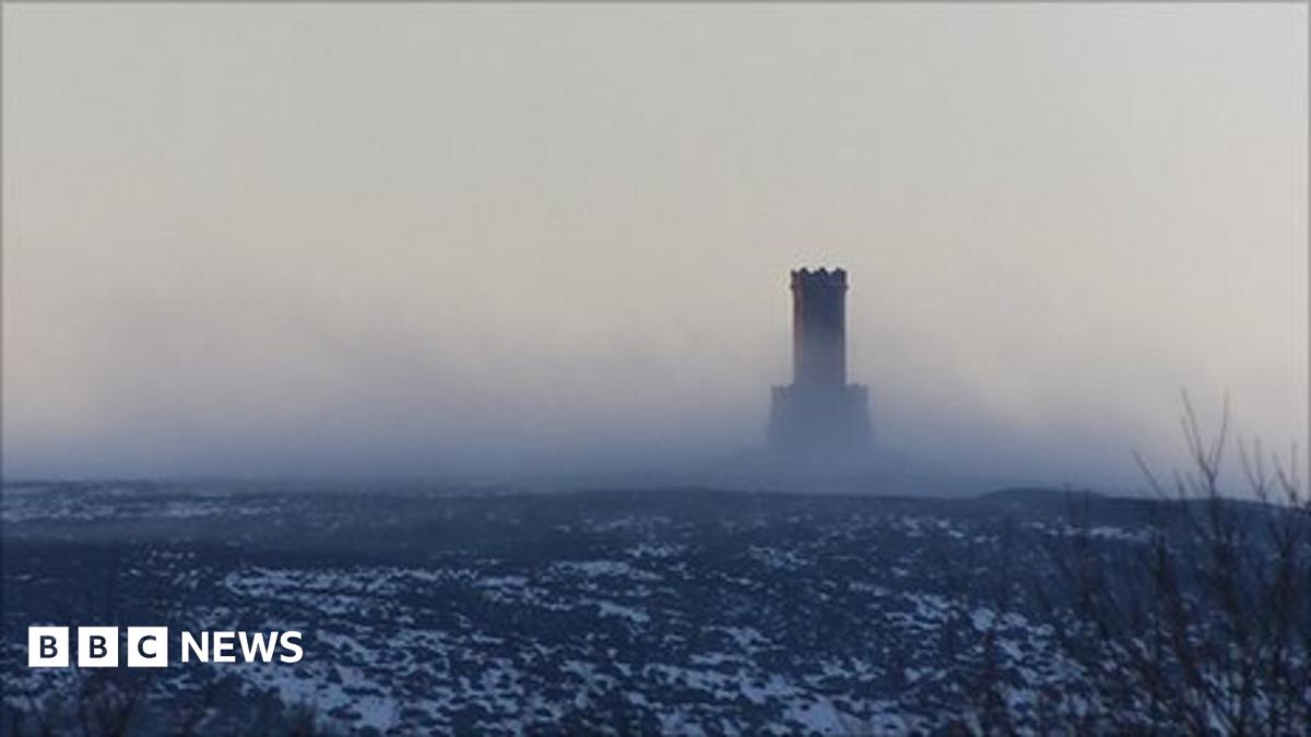 Darwen Tower top repair date set after wind damage - BBC News