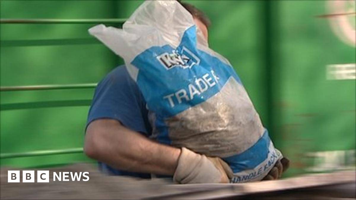 Police called in Devon waste charge row - BBC News