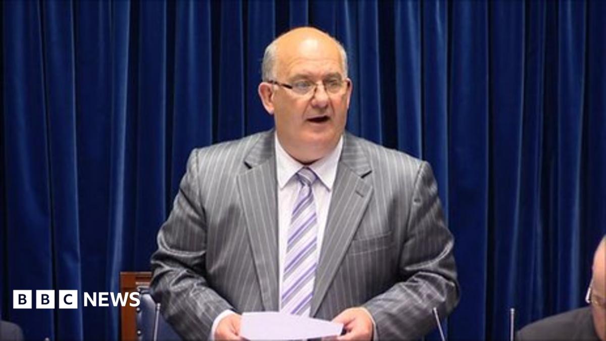 NI Assembly Speaker William Hay to retire as MLA - BBC News