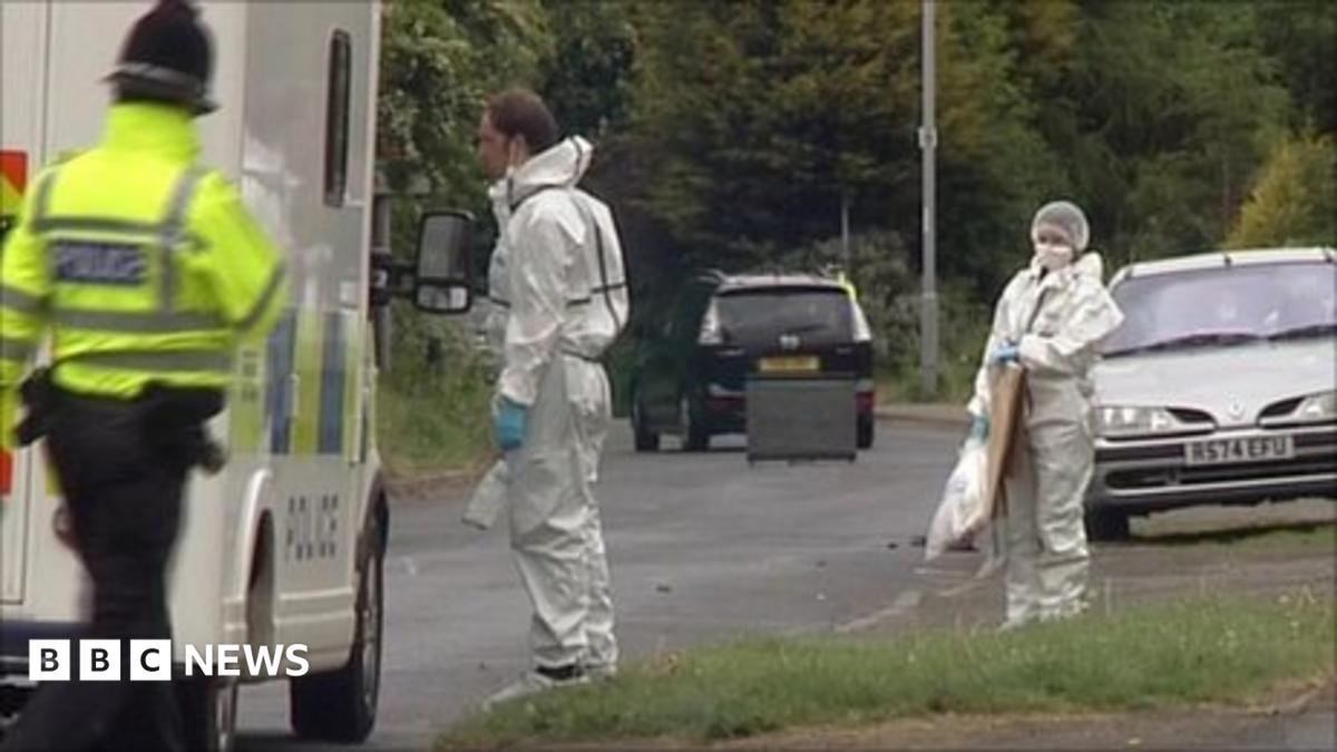 Bradford burning body murder suspects arrested - BBC News