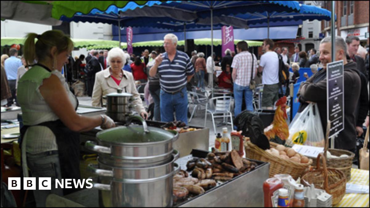 Leicester Market opens after £600,000 revamp - BBC News