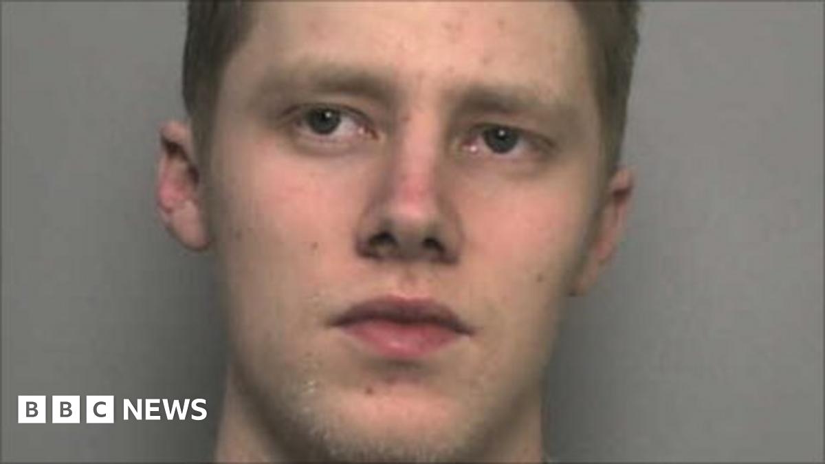 Jailed burglar admits to further 152 crimes in Crawley - BBC News