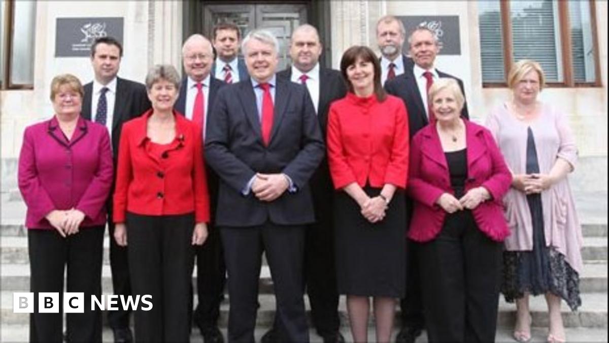 Carwyn Jones unveils three new faces in Welsh cabinet - BBC News