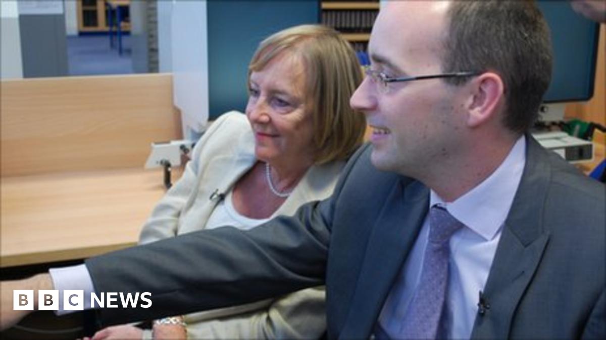 Bolton man recalls life with the town's mayor and mayoress - BBC News