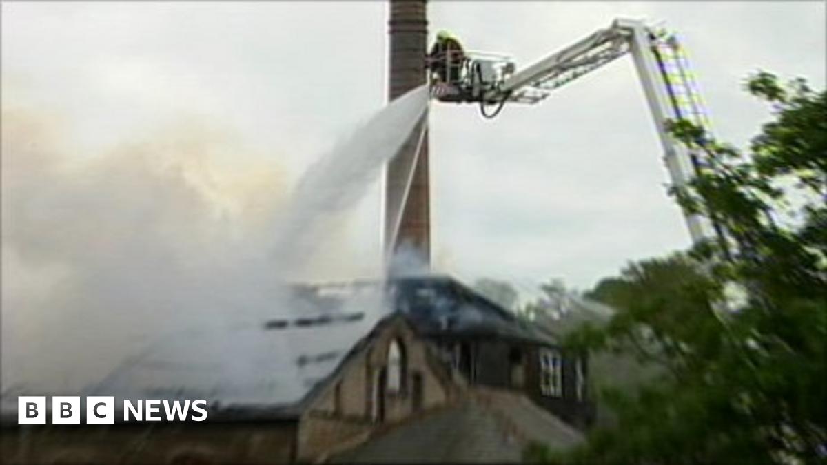 Fire crews tackle Redruth Brewery blaze - BBC News