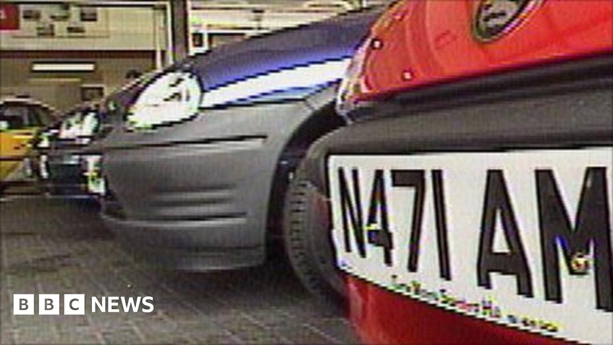 Drivers' licence plates secured in police scheme - BBC News