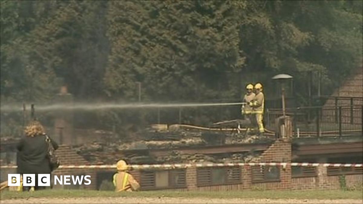 Fire at Tilgate Forest Golf Centre club house investigated - BBC News