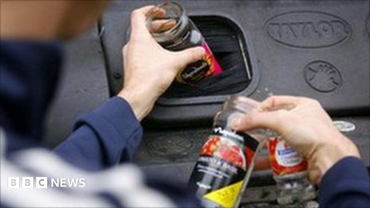 Lambeth offers residents rewards for recycling efforts - BBC News