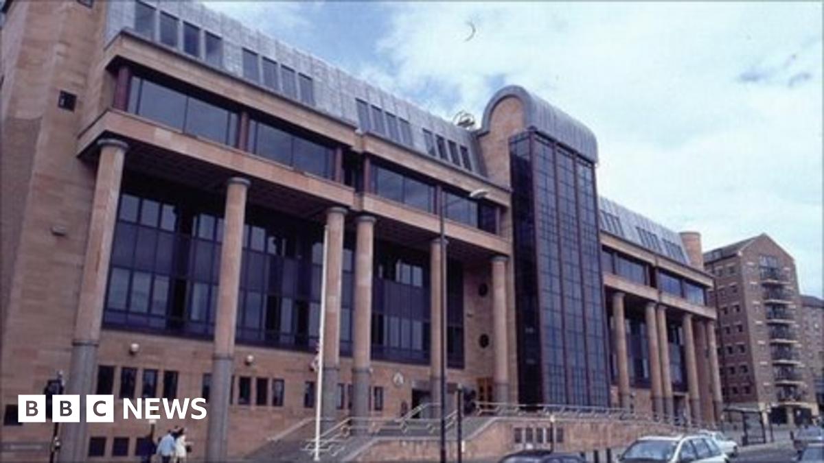 Scott Raisbeck jailed for helping gunman Raoul Moat - BBC News