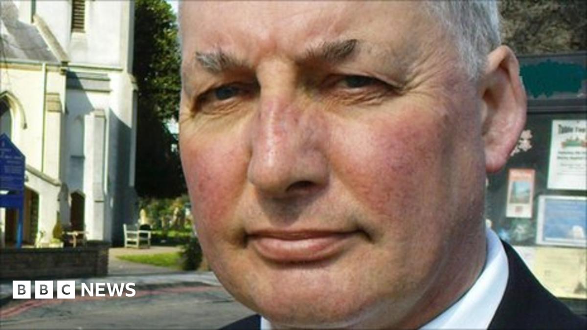 Lib Dem defection to Green Party on Solihull council - BBC News