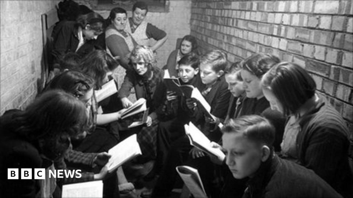Survivors remember Nuneaton Blitz on 70th anniversary - BBC News