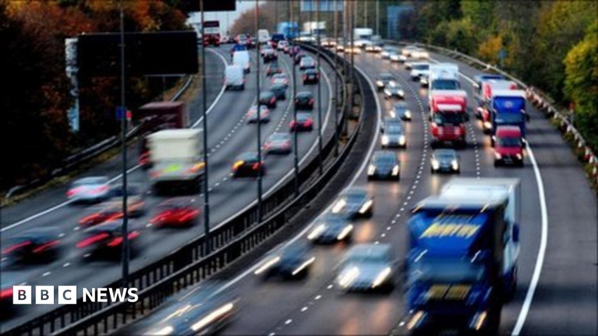 Lorry fire disrupts northbound M74 traffic - BBC News