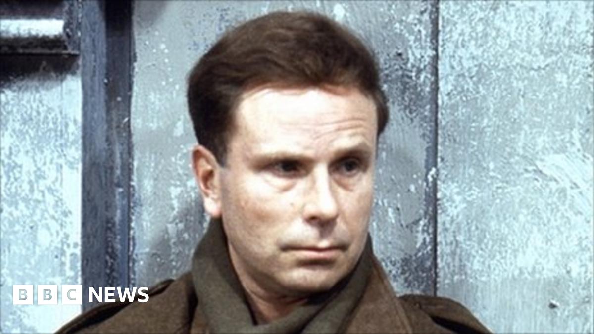 Colditz actor Edward Hardwicke dies aged 78 - BBC News