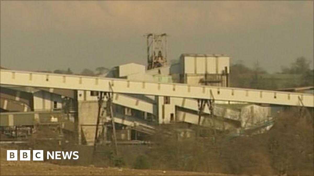 Daw Mill colliery review begins, says UK Coal - BBC News