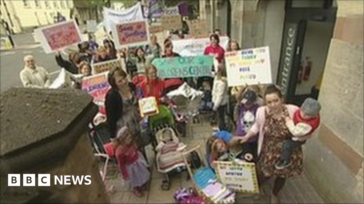 Hampshire council revises Sure Start plans - BBC News