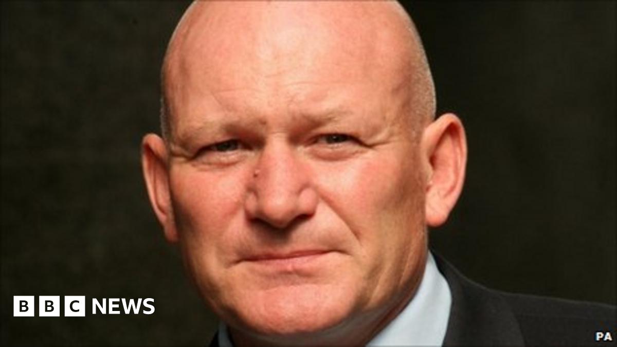 Garry Mann returns to UK to finish prison sentence - BBC News