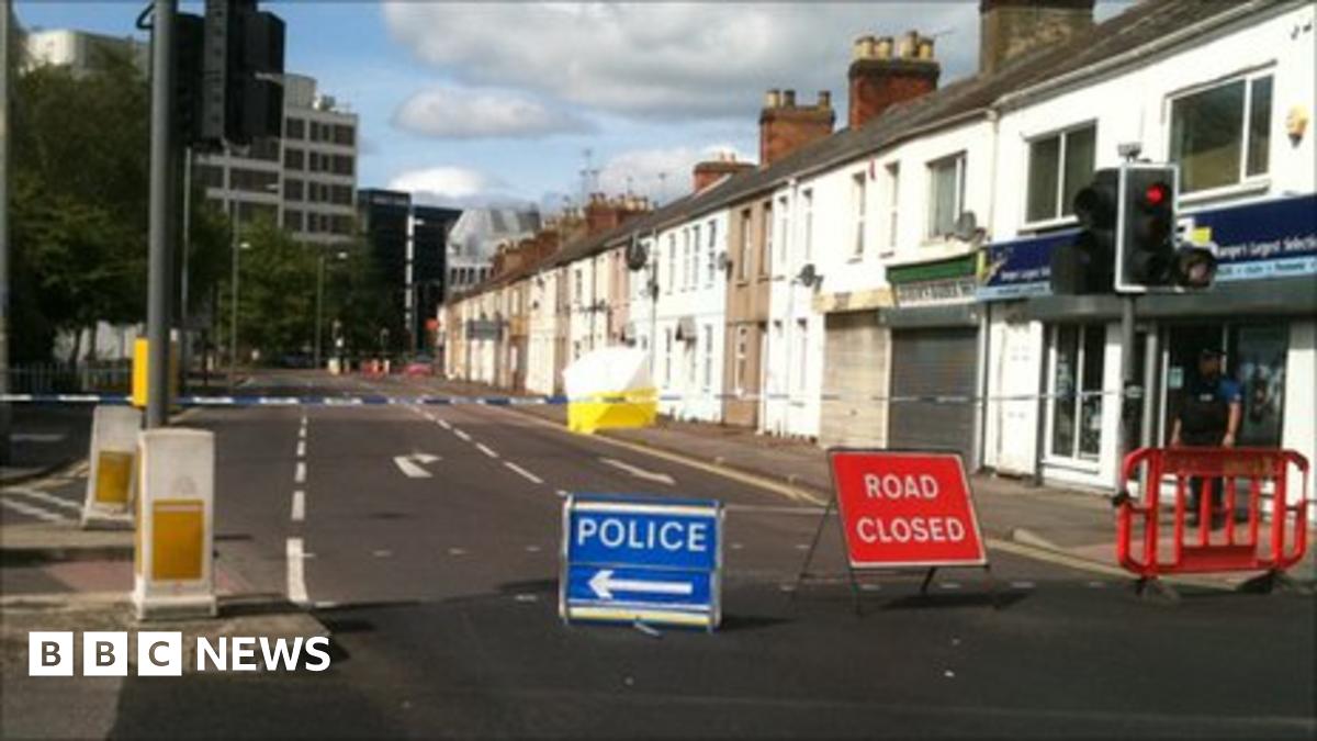 Two arrests made in Swindon murder probe - BBC News