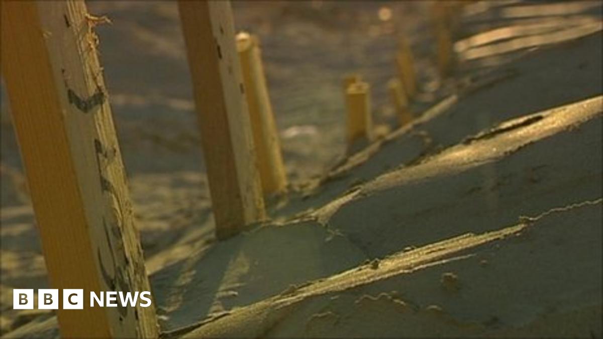 Libya: Colonel Gaddafi's men held prisoner in Misrata - BBC News