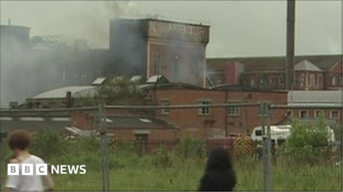 Lisburn Hilden Mill fire 'started by vandals' - BBC News